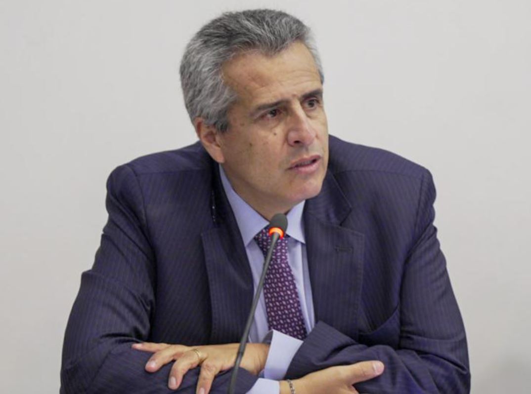 Presidente Petro confirma la salida de Luis Fernando Velasco del Ministerio del Interior